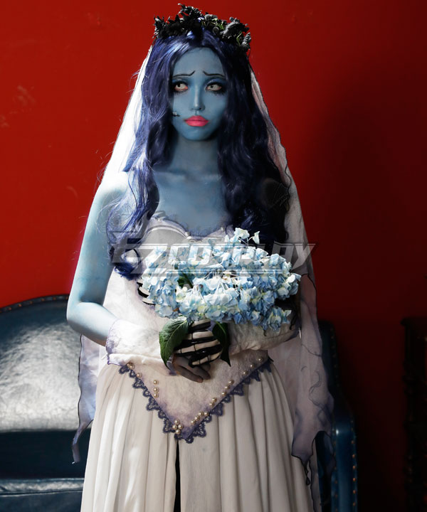 Corpse bride themed wedding dress | Beachweddingtips.com